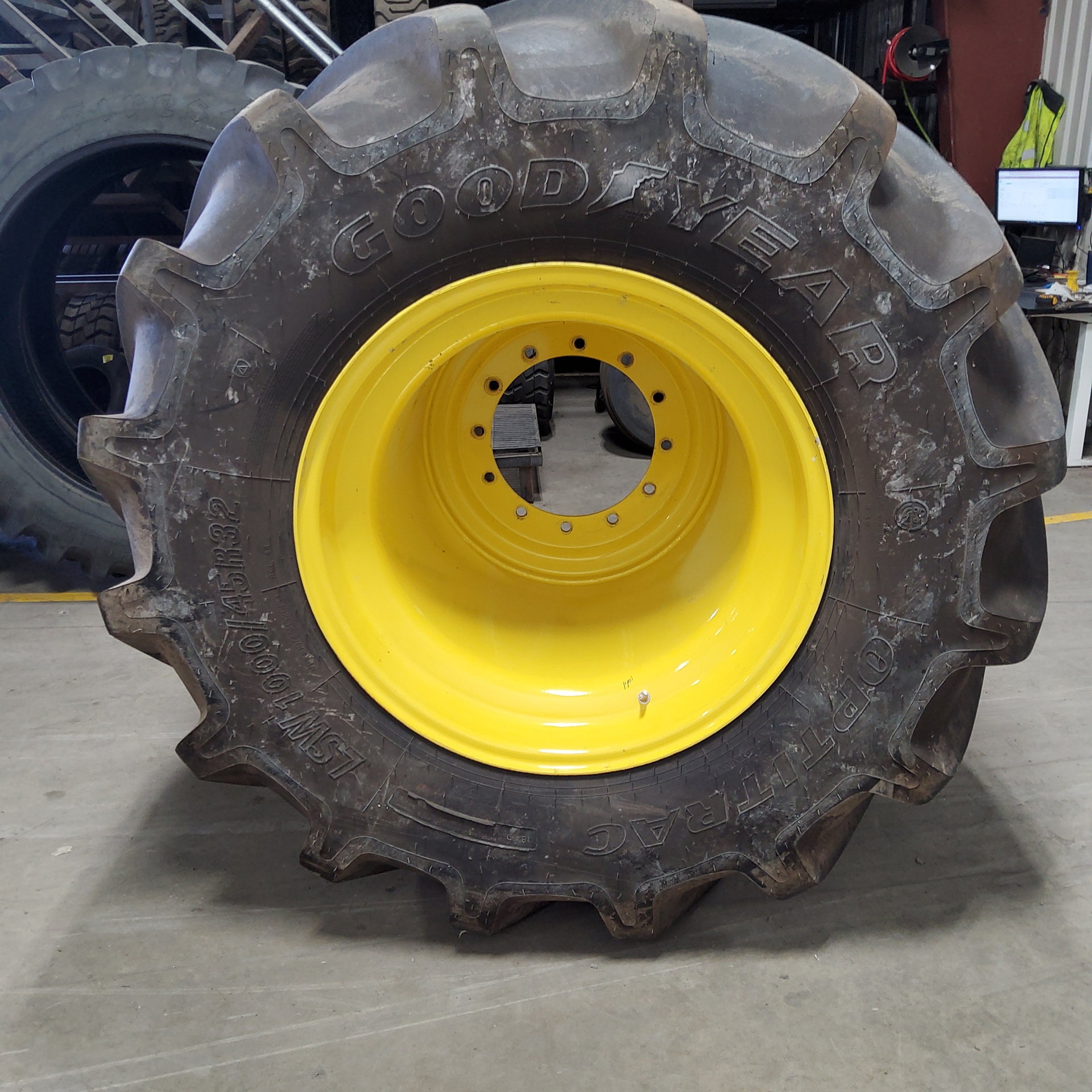 Used1000/45R32 Goodyear Farm Optitrac R-1W on Agriculture Tire/Wheel ...