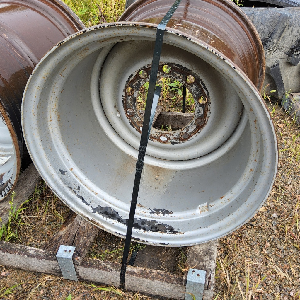 USED 25"W x 26"D, Case IH Silver Mist 10-Hole Formed Plate , 0" Offset ...