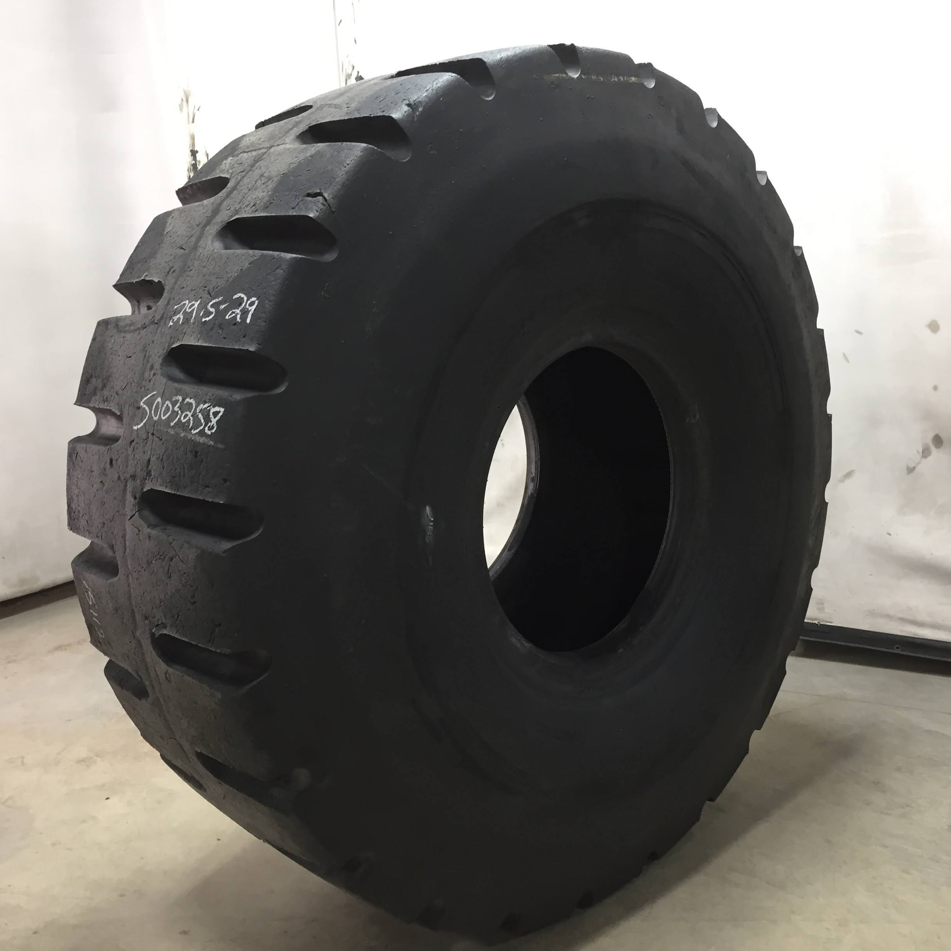 Used29.5/R29 Bridgestone VSNT V-Steel N-Traction E-4/L-4 OTR Tires for ...