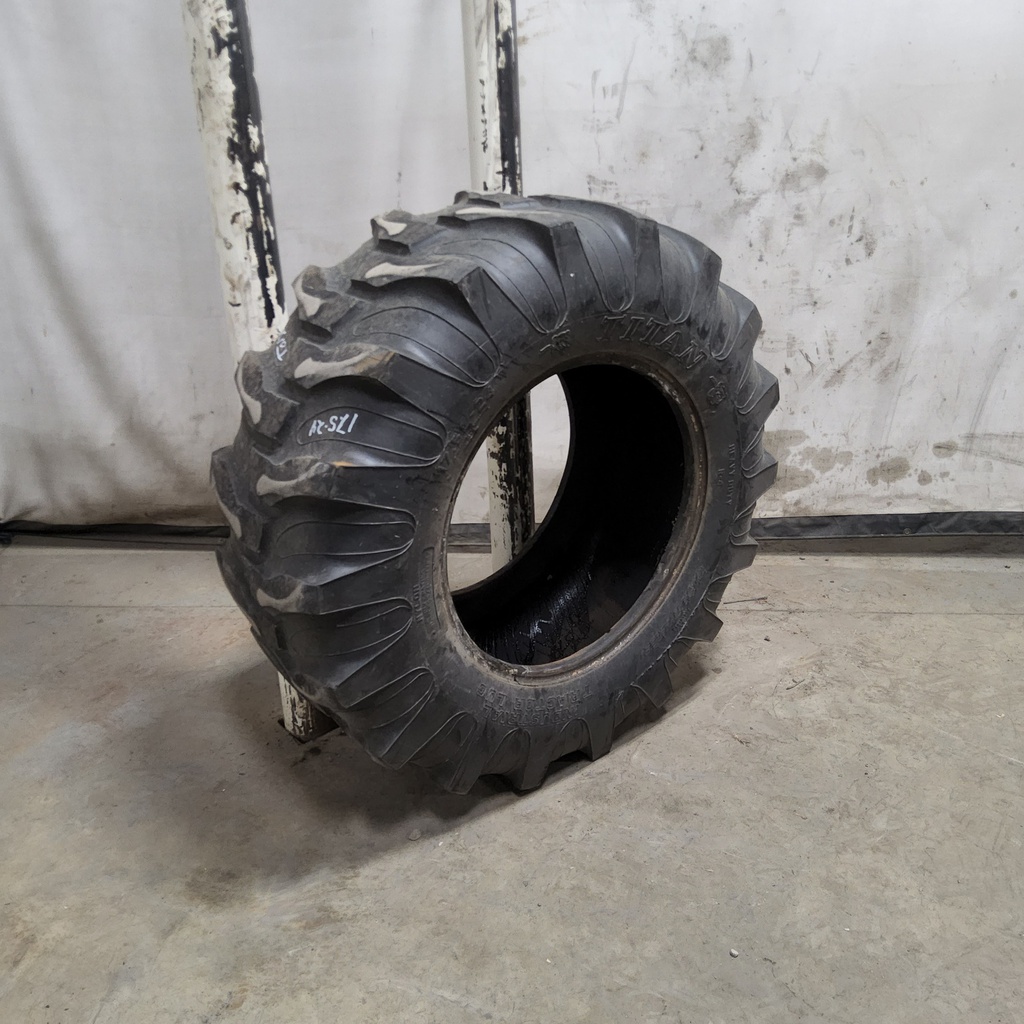 USED 17.5L-24 Titan Farm Industrial Contractor R-4 C (6 Ply), 70% for ...