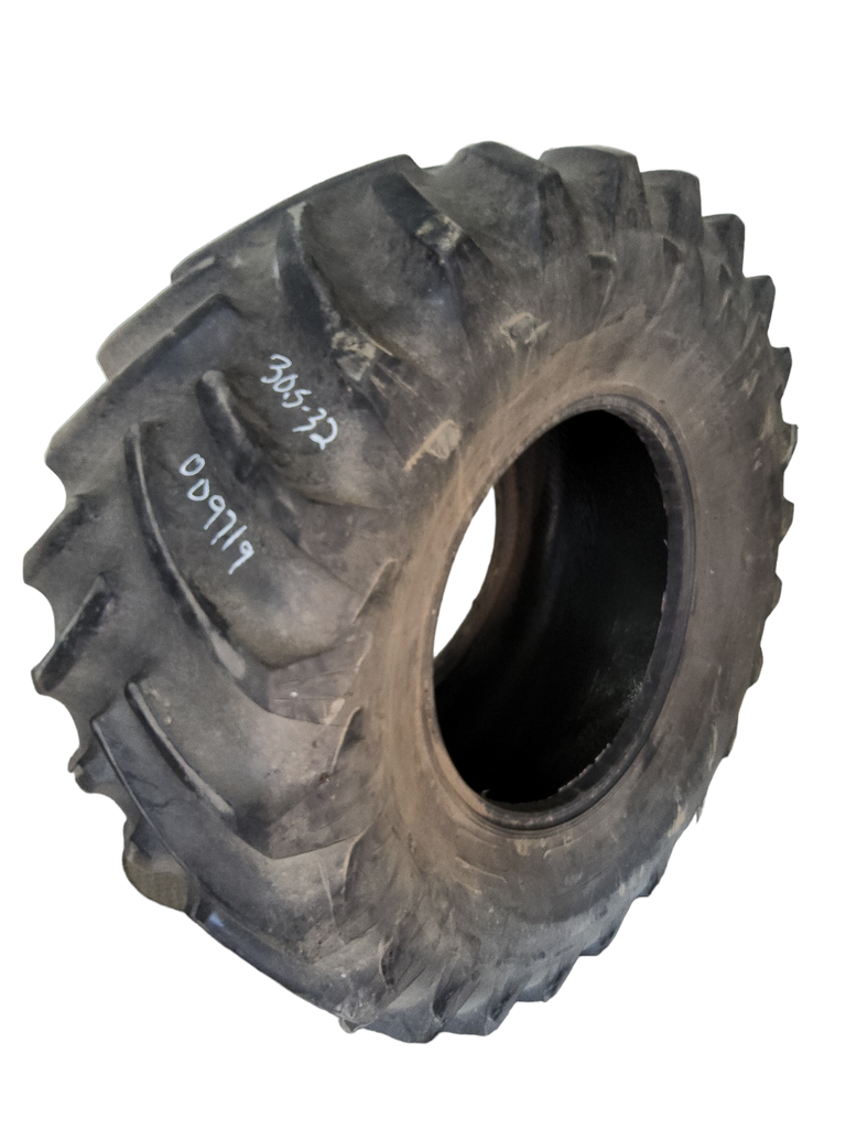 USED 30.5L-32 Titan Farm Hi Power Lug R-1 F (12 Ply), 70% for Sale ...