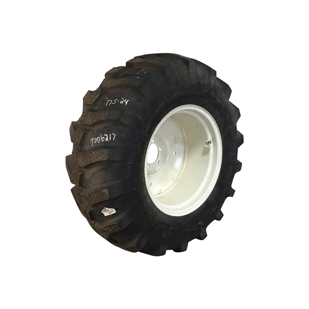 17.5/L-24 Titan Farm Industrial Tractor Lug R-4 on New Holland White 6 ...